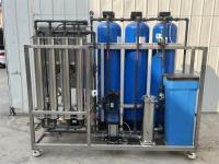 China 1 m³/h Compact BWRO Water Treatment Plant – 2.1 kW Low-Energy Brackish Water Reverse Osmosis System with FRP Pretreatment Tanks for sale