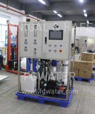 China Compact 4.0KW/H 4000LPD Seawater Reverse Osmosis Desalination System with ≥98% Salt Removal for sale