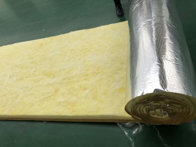 China Class A Fire Resistant Glass Wool Blanket with High Moisture Resistance and 0.031-0.042 W/mK Thermal Conductivity for HVAC and Pipe Wrap for sale