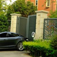 China 32A Commercial Electric Vehicle Charger 220W Fast 50Hz Outdoor Car Charger for sale