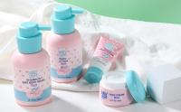 China Gentle And Nurishing Ingredient Moisturizing Baby Bath Gift Sets Strawberry for sale