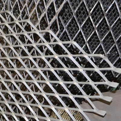 China Stainless Steel Expanded Diamond Mesh Metal Lath Galvanized Steel Diamond Shape  0.5-3.2m Width for sale