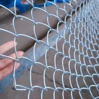 China Hot Dip Galvanized Diamond Chain Link Fence Cyclone Wire Mesh for sale