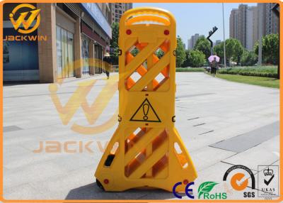 China Portable Plastic Traffic Barriers Expandable Safety Barriers Max 3.9 Meters for sale