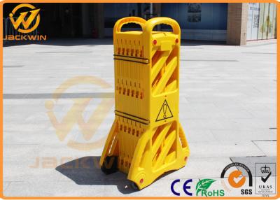 China PVC Injection Yellow Extensible Plastic Traffic Barriers Fencing Portable Max Length 3.9M for sale