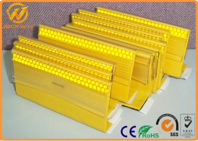 China Yellow / White Reflective PU Raised Pavement Marker Rubber Cable Ramps For Highway for sale