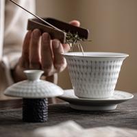 China White Porcelain Kungfu Tea Set Gaiwan with Lid and Tray Custom Logo 150ml Ceramic Tea Bowls for sale