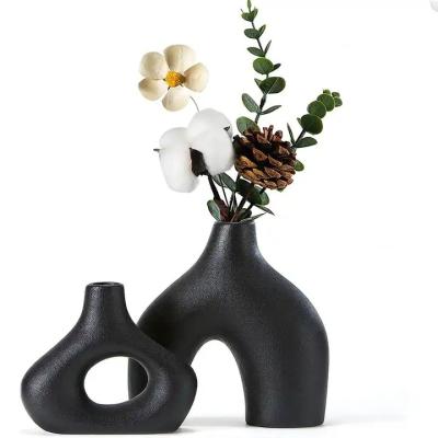 China Modern Minimalist Ceramic Donut Vase Set of 2 Matte Black White 8.2 Inch Home Decor for sale