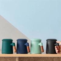 China Custom Ceramic Tea Cup 400ml with Wooden Handle and Infuser Lid Personalized Logo Mug for sale
