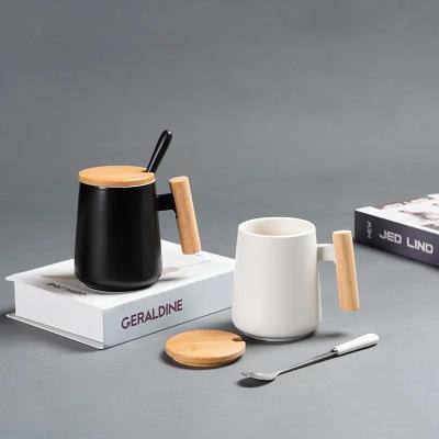 China Nordic Wooden Handle Ceramic Coffee Mug Set 480ml with Lid and Spoon for Home Office for sale