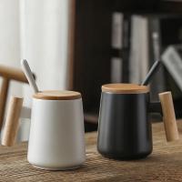China Nordic Wooden Handle Ceramic Coffee Mug Set 480ml with Lid and Spoon for Home Office for sale