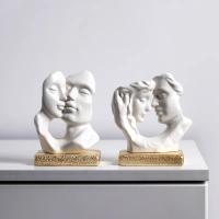 China Custom Ceramic Abstract Couple Statue 11cm Home Decor Wedding Gift White Figurine for sale