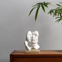 China Custom Ceramic Abstract Couple Statue 11cm Home Decor Wedding Gift White Figurine for sale