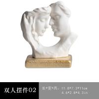 China Custom Ceramic Abstract Couple Statue 11cm Home Decor Wedding Gift White Figurine for sale