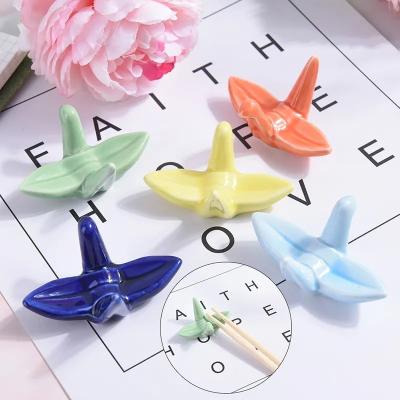 China Ceramic Origami Chopstick Holder Paper Crane Design Durable Chopstick Rest 3x5.7 cm for sale
