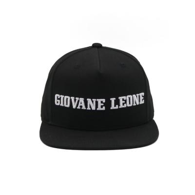 China Plastic Closure Black Flat Brim Snapback Hats White Embroidered Logo for sale