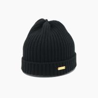 China Custom 100% Acrylic Knit Beanie Hats 58cm Winter Caps with Metal Plate Logo for sale