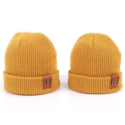 China Custom Cotton Knit Beanie Hat with Leather Patch Adult Size Green for sale