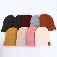 China Custom Cotton Knit Beanie Hat with Leather Patch Adult Size Green for sale