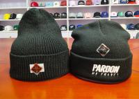 China Custom Plain Winter Knit Beanie Hats Unisex Pure Color 58cm Size with Logo for sale