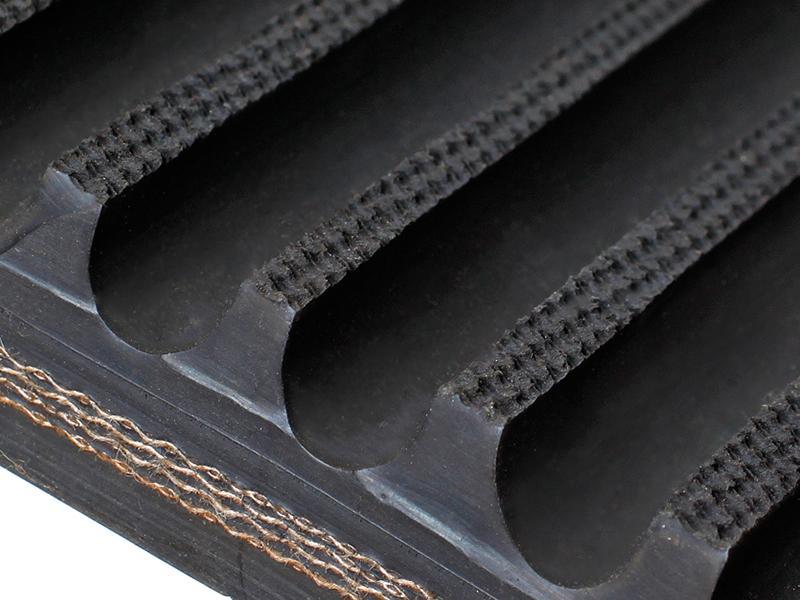 Vacuum belt filter rubber belt edge and curb structure