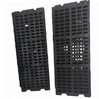 China Low-Noise 30mm Thick Rubber Screen Panel with 50 Shore Hardness for Gold Ore Processing for sale