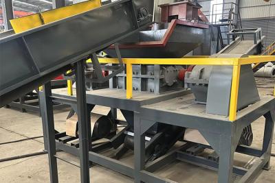 China 800-1500kg/h Double Shaft Shredder for Hard Plastic Lumps for sale