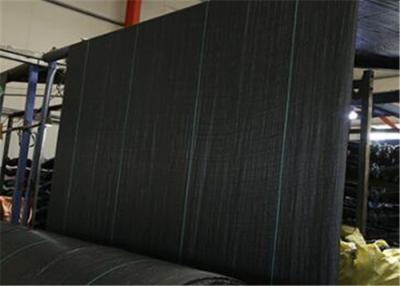 China PP Geotextile Landscape Fabric Black Weed Barrier Mat UV Treatment 1m-6m Width 50-200g Weight for sale