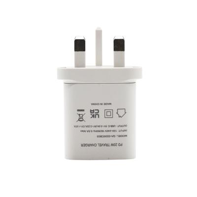 China PPS USB Fast Wall Charger UK QC2.0 18W White PC Fireproof UKCA for Samsung for sale