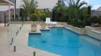China Modern Flat Top Glass Pool Fencing 8mm - 19mm Toughened Safety Glass for sale