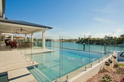 China Toughened Glass Panels Swimming Pool Fence 12mm with Polished Edges for sale