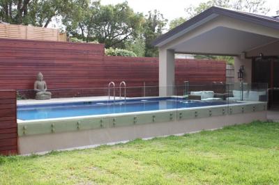 China Dark Green Flat 8mm Semi Frameless windows and another parts of building for sale