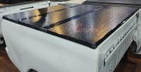 China Aluminium Alloy Tri-Fold Tonneau Cover for Toyota Hilux Revo Vigo - 20 Sets MOQ with 1-Year Warranty for sale