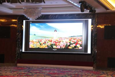 China Flexible HD LED Display P3 3MM Multi Color Large LED Screen Advertising for sale