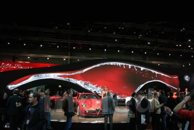 China Rental Indoor Full Color LED Panel Screen High Resolution LED Display P7.62 for sale