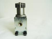 China Single 120psi Chrome Air Suspension Pump 12 Volt Stainless Lead Hose YURUI 6273R for sale