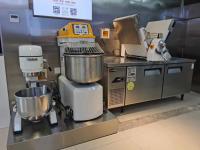 China Tabletop Dough Sheeter Machine Dual Speed Revisable Pastry Laminator Machine 0.55kw Motor Simple Operation for sale