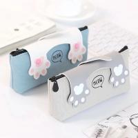 China Zippered Canvas Pencil Bag in Adorable Cartoon Cat Print for Personalized Stationery for sale
