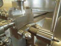 China Small Scale Stainless Steel 500 L/H Milk Homogenizer Machine for sale