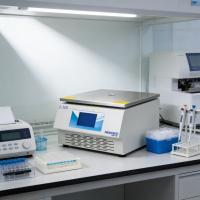 China 16500 RPM High Speed Microcentrifuge 18x5ml Benchtop Microcentrifuge 24148xg 18x5ml for sale