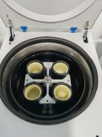 China 5330xg Floor Standing Refrigerated Centrifuge 4x1000ml Serum Separation Centrifuge 5500rpm 5-5R for sale