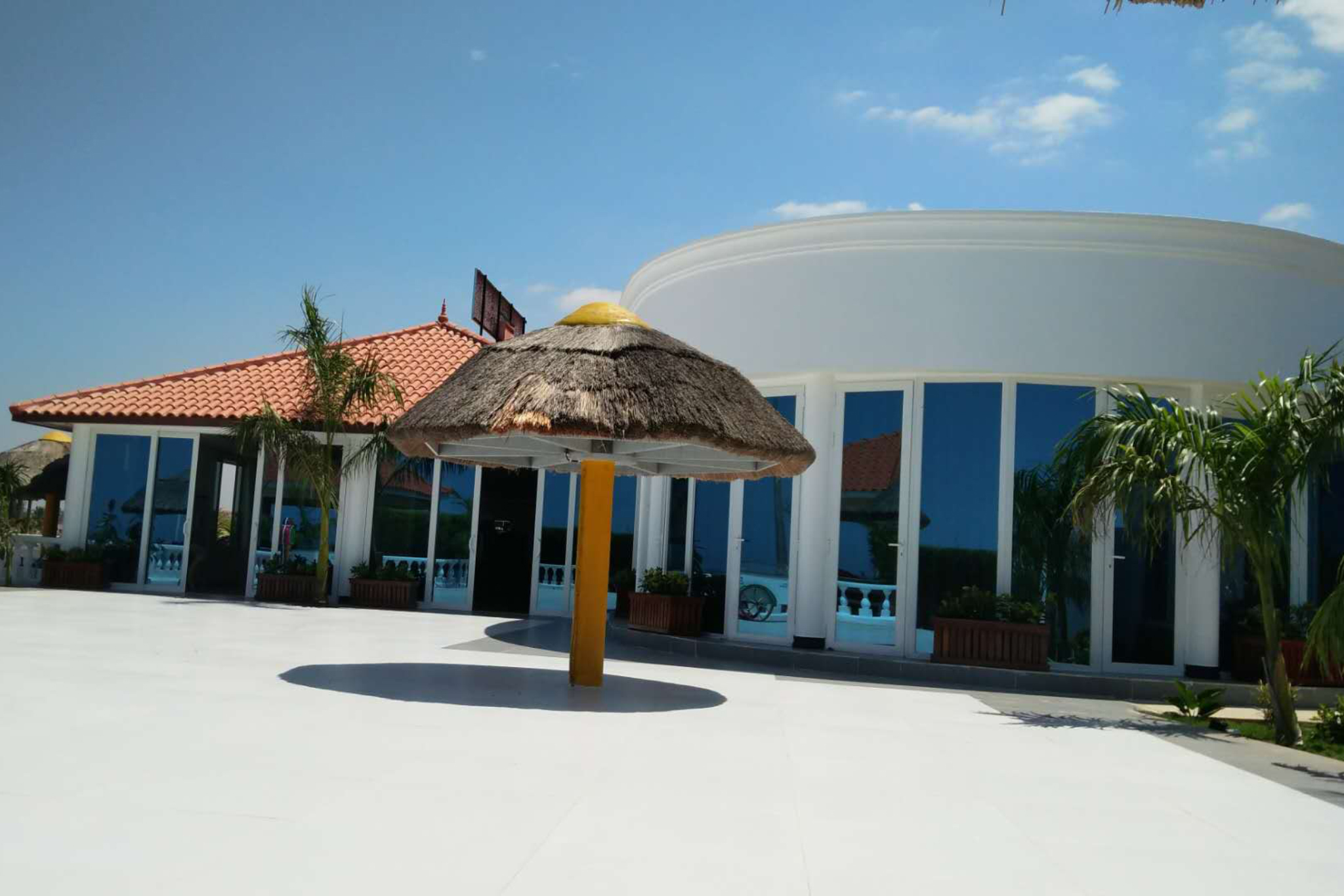 Aluminum windows, aluminum screen doors, aluminum doors, sectional doors, aluminum windows