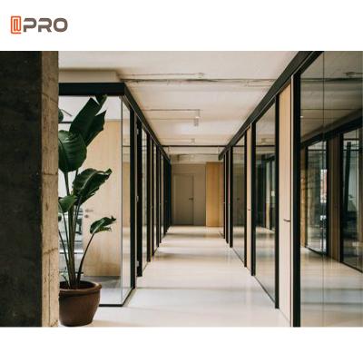 China Reusable Office Glass Wall Partition Clear Demountable Double Glazing With Blind for sale
