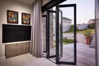 China Aluminium Folding Doors Bi-folding Patio Doors Aluminium Folding Sliding Doors White Customised for sale