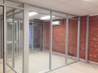 China Powder Coated 12mm Glass Modular Office Partition Walls Frame Or Frameless Style for sale