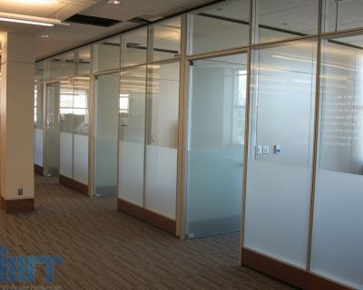 China Sturdy Clear Or Frosted Modern Office Partitions Easy Installation for sale