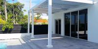 China Modern Motorized Waterproof Aluminum Louvered Pergola for sale