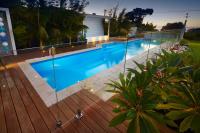 China Aluminum Swimming Pool Balustrade Luxury Outdoor Glass Handrail for sale