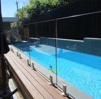 China Outdoor Stainless Steel Frameless Aluminum Handrail With Glass for sale