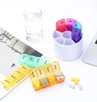 China BPA Free 28 Compartment Round Weekly Pill Organizer Portable Medicine Dispenser 8.8cm for sale